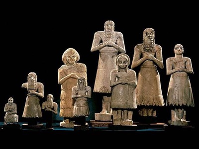 The statues of Sumerians praying and worshipping the Mesopotamian gods