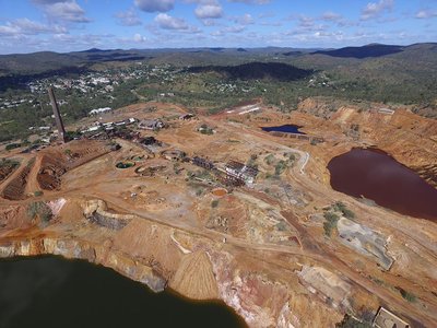 Mount Morgan mining operations closed. Surface plant auctioned.