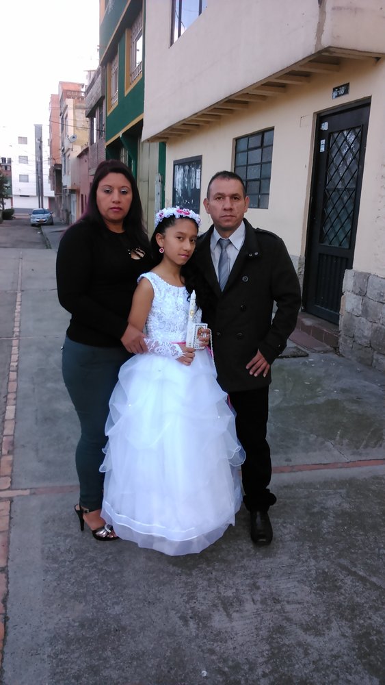 En El Año 2015 Fue Me Bautizo Y Primera Comunión Fue En Bogota Y Por Esta Razón Mis Padrinos