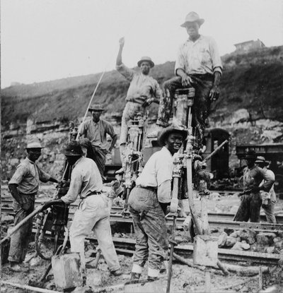 Trabajadores afro-antillanos en Panama a principios del siglo XX. Están ...