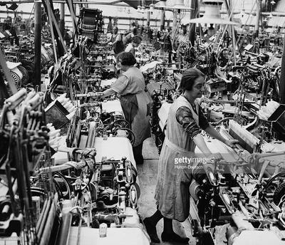 Women working in a factory in 1930. Credits: Gettyimages