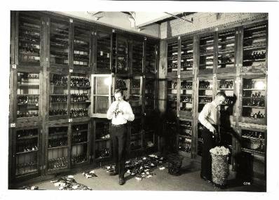 The first dedicated crime laboratory in a police department is ...