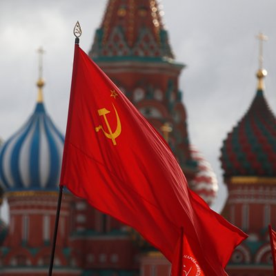 This image shows the flag of the Soviet Union on the day it came down.
