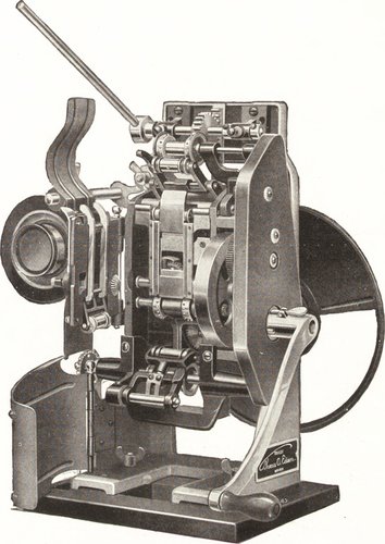 1910: Visual Education Movement