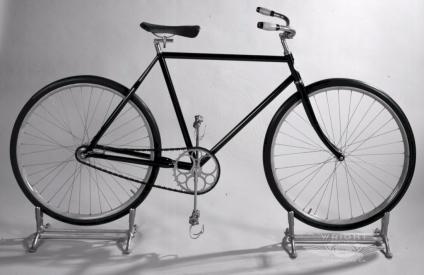 1896- Van Cleve bicycle, created by the Wright Brothers, and had two of ...