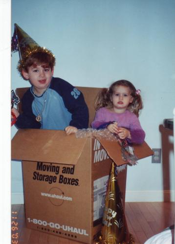 Tyler mudó a nuevo casa en Sharon. Celebró el año nuevo para el año 2004.