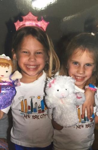 Yo tenía cuatro años cuando tuve mi cuarto cumpleaños. Estaba muy alegre.