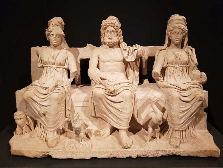 Tríada Capitolina (Júpiter, Juno y Minerva)
