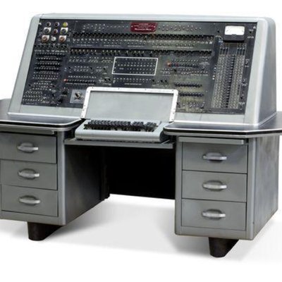 (1951–1958) La UNIVAC fue diseñada