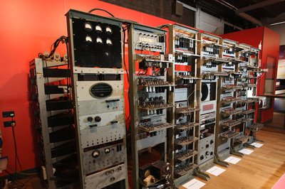 Manchester Mark 1 , 1944 la primera computadora electromecánica