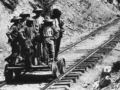 Here is an image of Chinese immigrants working on the Transcontinental ...