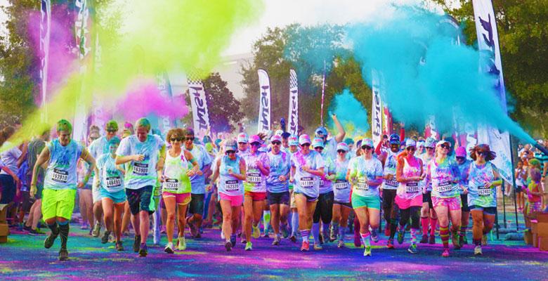 Este evento se llama Color Run, es una carrera 5K en Raleigh.