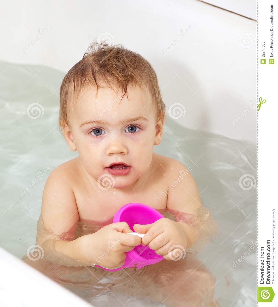 15 months Early Abstract Thinking Olivia conducts bathtub experiments ...