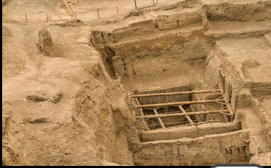 This picture shows the ruins of the village Çatalhöyük located in ...