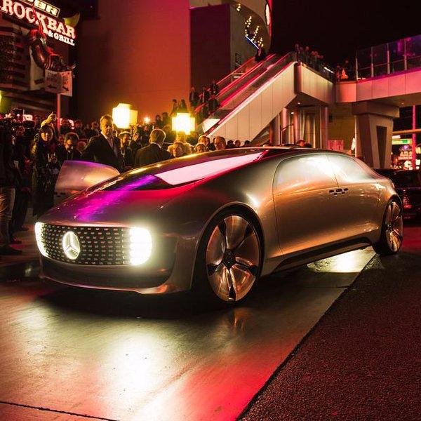 2015:Auto inteligente Mercedez Benz