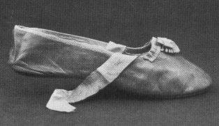 pointe shoe from 1800