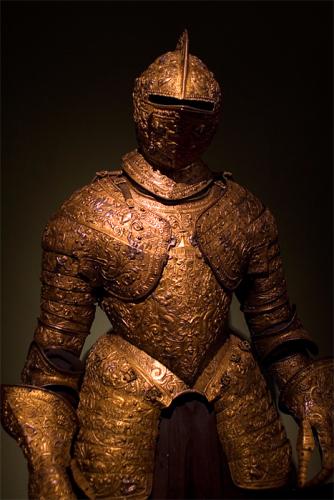 The first armour known to us was made out bronze. The classical line ...