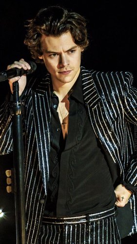 En 2016, tras la separación de la banda, Styles comenzó a trabajar en ...