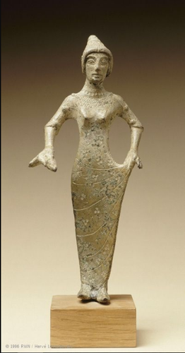 Female statuette with tutulus