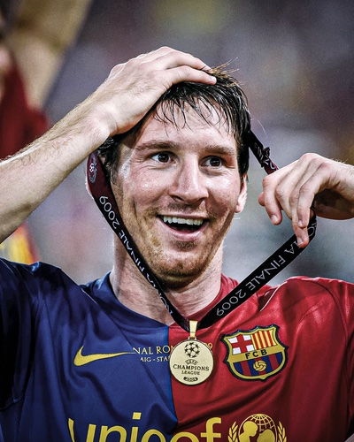 Gets his first champion of La Liga Santander in 2004-2005 season