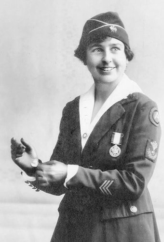 Grace Banker receiving the U.S. Army's Distinguished Service Medal.