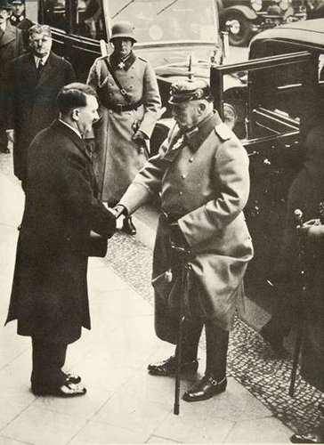 El presidente Paul von Hindenburg, visto como héroe de guerra y un ...