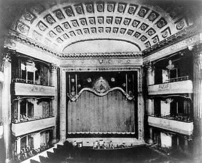 1910 : This was the peak of Nickelodeons, but soon after was replaced ...