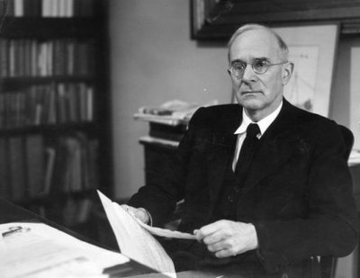 1932 . Stanley Morrison diseña la fuente Times New Roman hecha oficial por el Times de Londres.