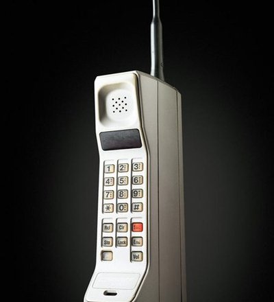 1983 . Celular de la historia DinaTAC 8000X