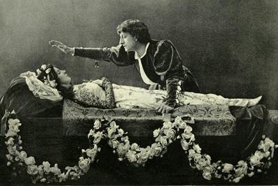 http://www.rjmusical.com/wp-content/uploads/2014/07/romeojuliet-tomb.jpg