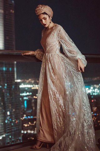 This image is the modern Islamic fashion it is a very nice and ...