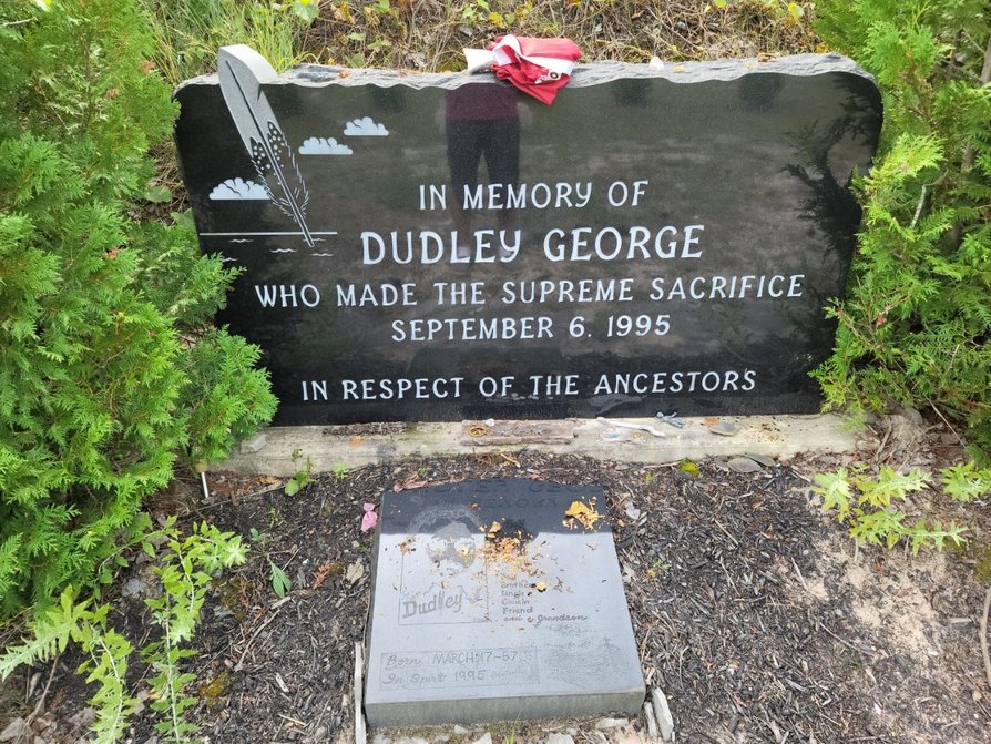 The grave of Dudley George. Credits: toronto.citynews.ca