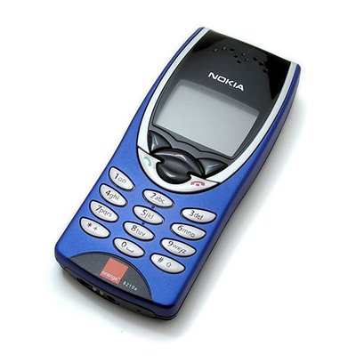 2000 . Nokia 8260.