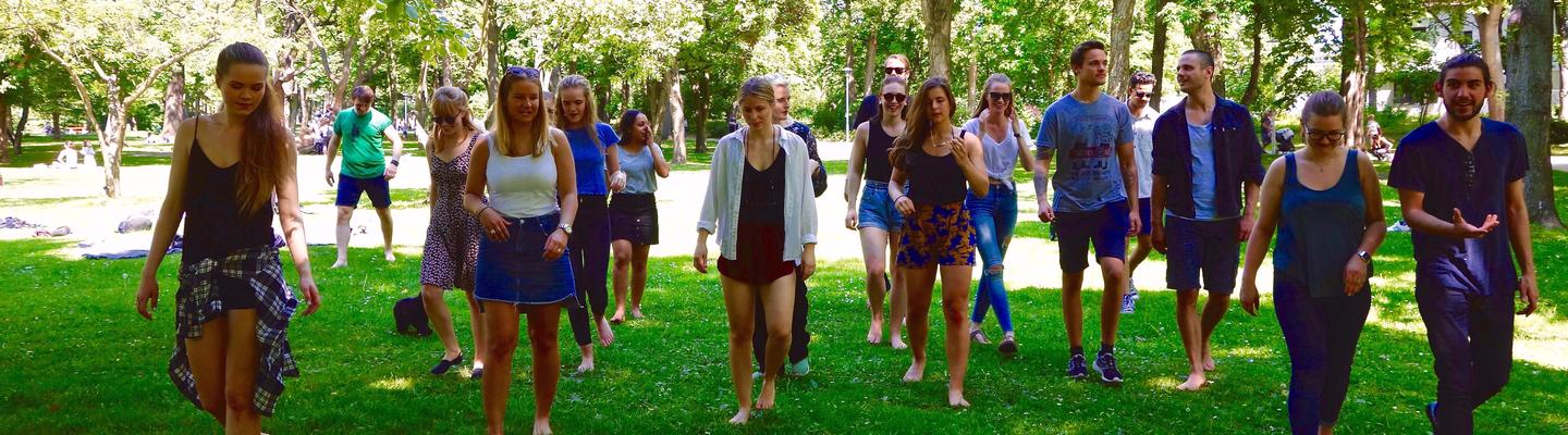 Noen av ELTE studentene samlet på Margit-øya i Donau, Budapest.