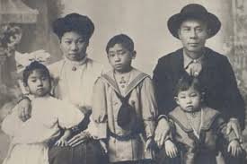 A Chinese family picture, in Western clothing.