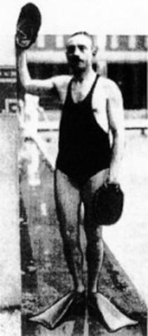 1717: Benjamin Franklin and his new "Swim Fins".