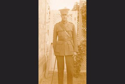 Arthur Bruce Durdin: Lt Durdin before departure overseas.