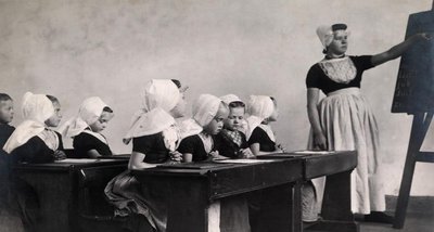 https://www.ngenespanol.com/fotografia/imagenes-de-escuelas-antiguas ...