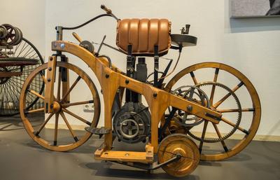 This is the Petroleum Reitwagen, the first gas powered motorcycle to be ...