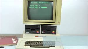 1977 : Jobs and Wozniak incorporate Apple and show the Apple II at the ...