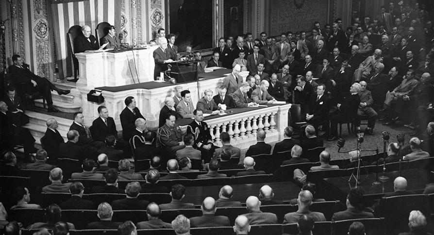 Harry Truman giving the speech concerning the Truman Doctrine to a ...