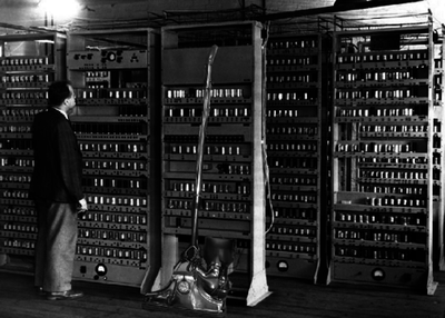 Usaban tarjetas perforadas para introducir datos e instrucciones y ...