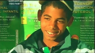 1995 - 7 anos - Entra para a Academia do Sporting Clube de Portugal