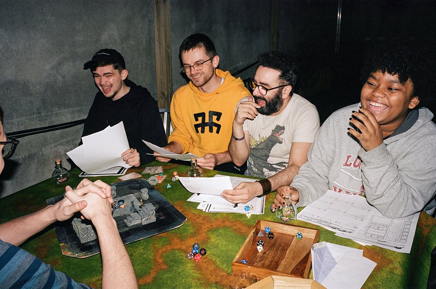 Dungeons & Dragons Это увлекательная настольная ролевая игра . Где вы ...