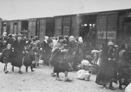 Many Jewish people got off the train in Auschwitz.