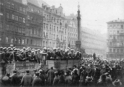 Nazi soldiers arriving in Marienplatz, Munich through a crowd of onlookers.