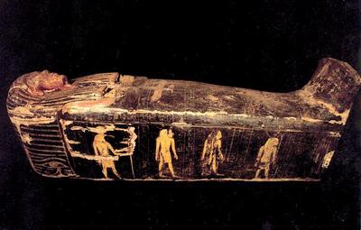 bildet over viser en sarkofag.