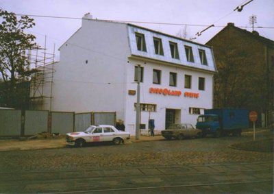 Takto vypadala budova v roce 1992