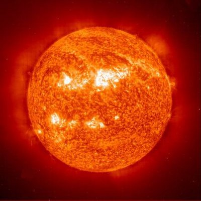 A Nap közepes méretű csillag, mely 4,6 milliárd évvel ezelőtt ...