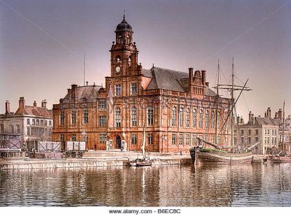 1766 - 1767: Thomas returns to work as a staymaker in Norfolk. He later ...